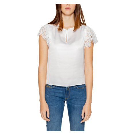 Halenky Guess >>> vybírejte z 322 halenek Guess ZDE | Modio.cz